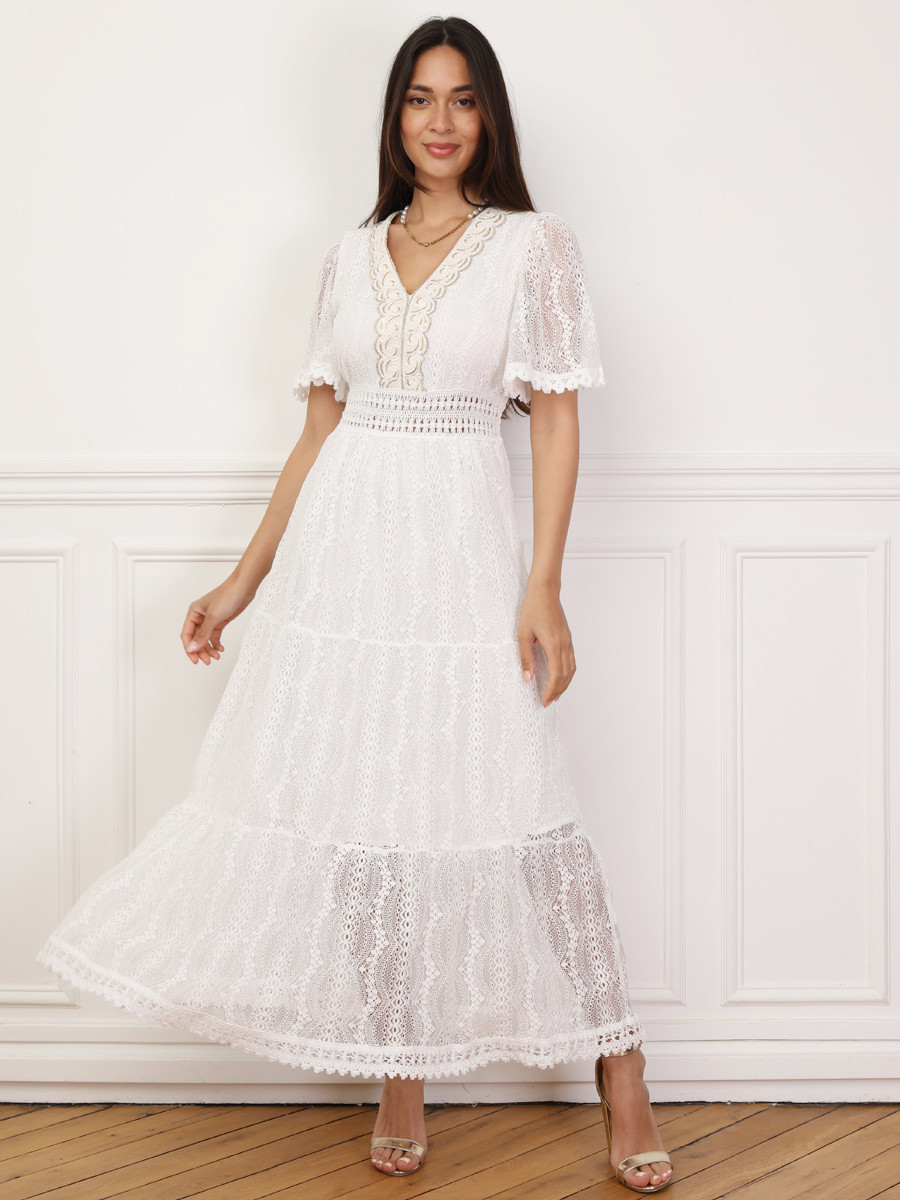 Robe en dentelle avec broderie